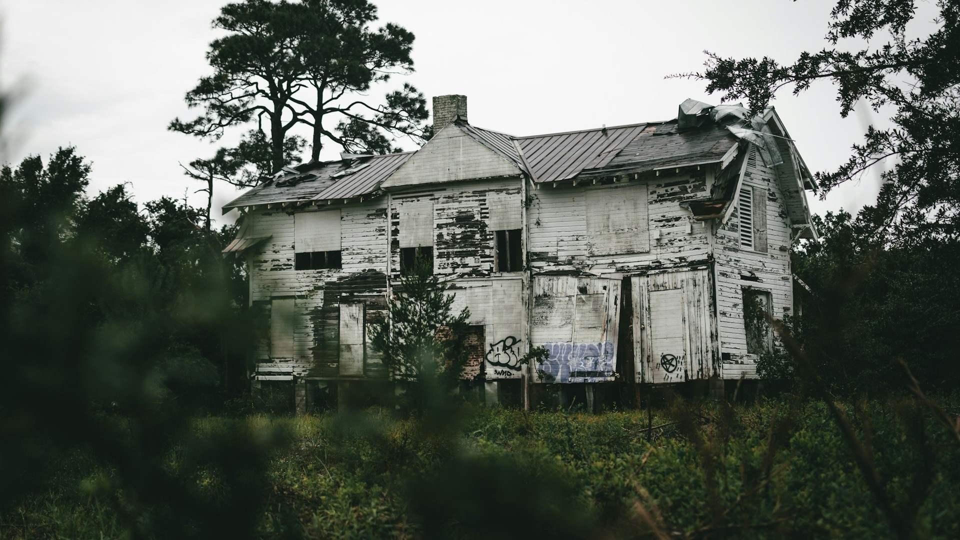 You’re Not Alone: 20 Signs Your House Is Haunted - TheZenParent