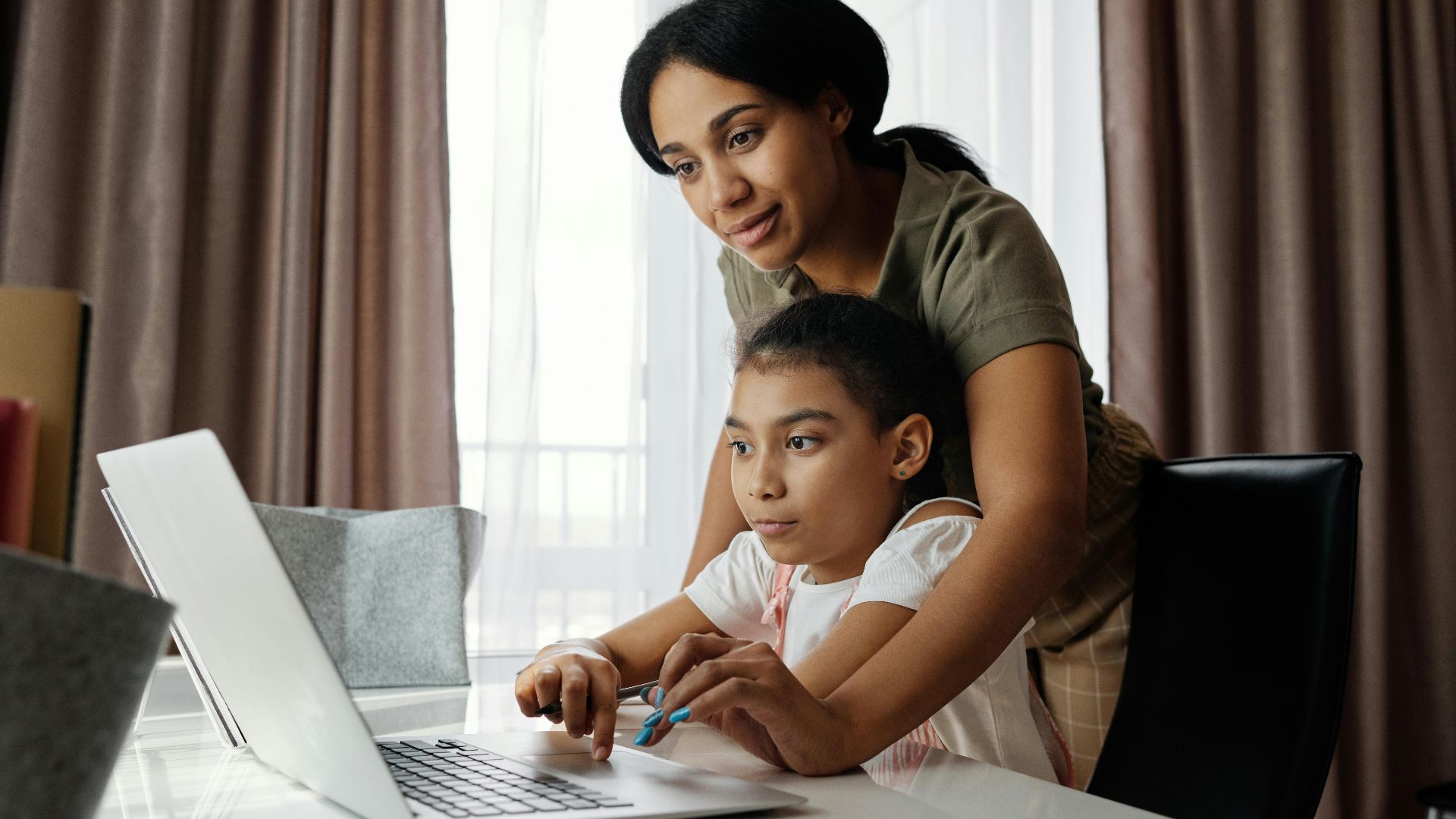 20 Types Of Sibling Dynamics (Which One Do You Have?) - TheZenParent