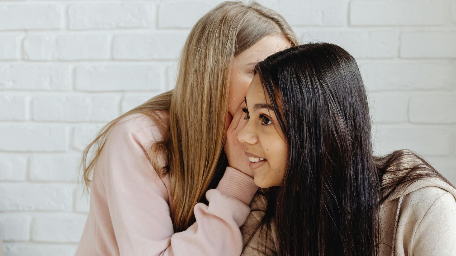 20 Hard Lessons Everyone Learns Through Friendship - TheZenParent