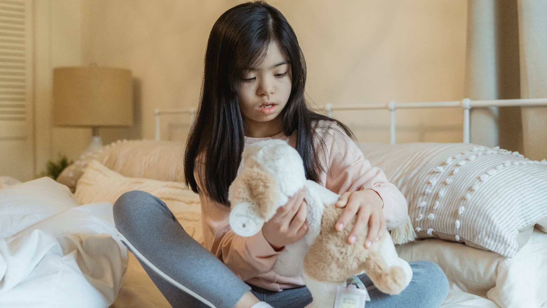 10 Signs Your Child Is Hiding Something & 10 Ways To Encourage A ...